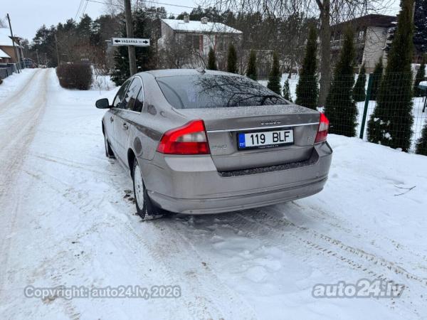 Pelēks Volvo S80 2008 Tallina, ar dzinēja tilpumu 2.40 L un nobraukumu 326 tūkst. km par 5500 €, foto 2 vietnē AUTOMOTO.COM.LV