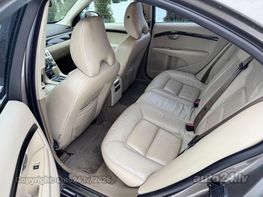 Grey Volvo S80 2008 in Tallinn, with an engine capacity of 2.40 L and mileage of 326 thousand km for 5500 €, photo 8 on AUTOMOTO.COM.LV