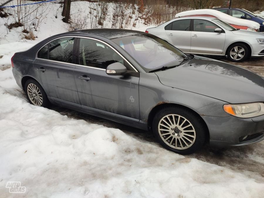 Grey Volvo S80 2008 in Vilnius, with an engine capacity of 2.40 L and mileage of 350 thousand km for 3000 €, photo 2 on AUTOMOTO.COM.LV