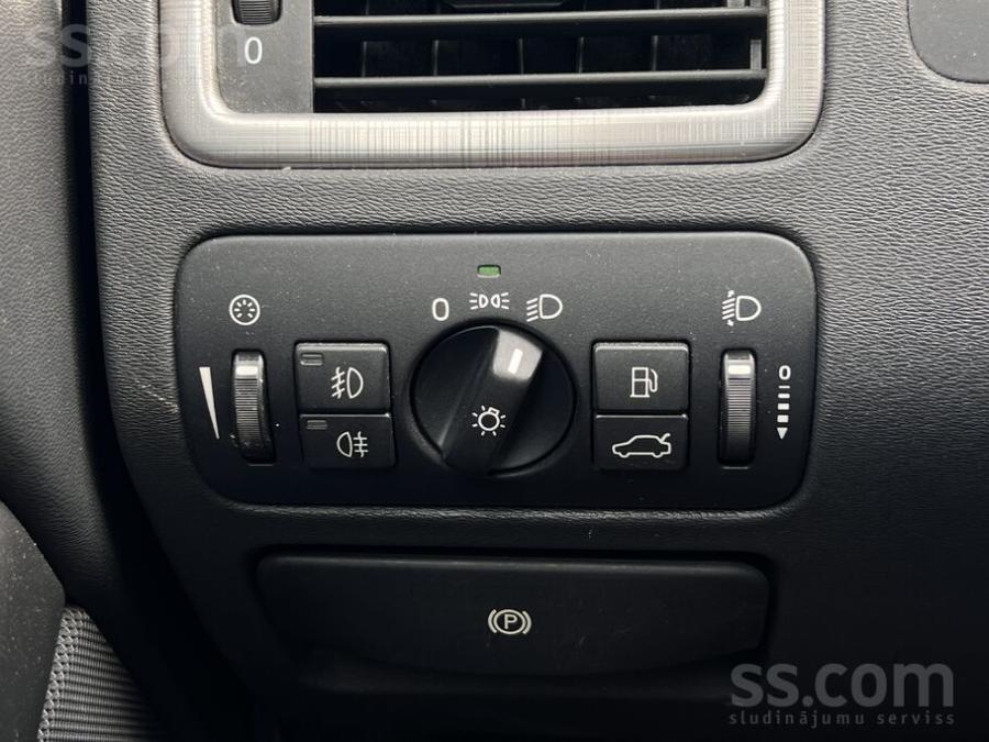 Pelēks Volvo S80 2008 Limbaži, ar dzinēja tilpumu 2.40 L un nobraukumu 275 tūkst. km par 4350 €, foto 42 vietnē AUTOMOTO.COM.LV