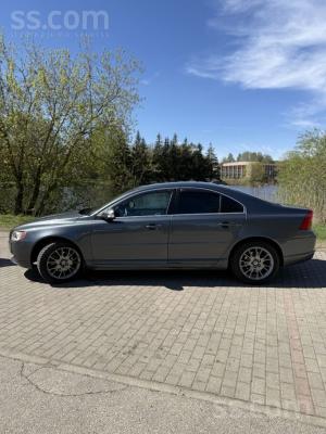 Grey Volvo S80 2008 in Riga, with an engine capacity of 2.40 L and mileage of 338 thousand km for 3500 €, photo 5 on AUTOMOTO.COM.LV
