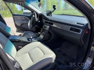 Grey Volvo S80 2008 in Riga, with an engine capacity of 2.40 L and mileage of 338 thousand km for 3500 €, photo 11 on AUTOMOTO.COM.LV