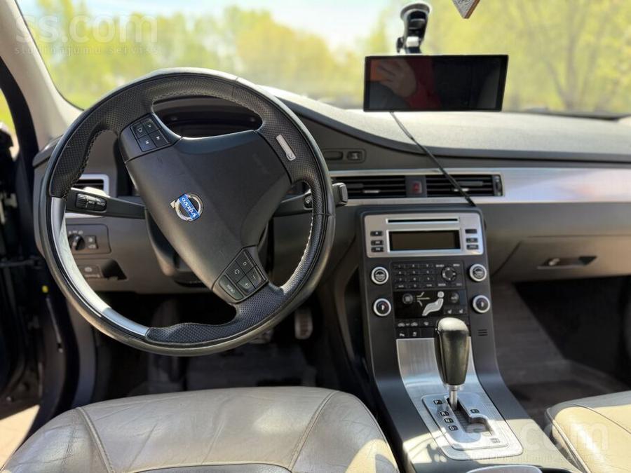 Grey Volvo S80 2008 in Riga, with an engine capacity of 2.40 L and mileage of 338 thousand km for 3500 €, photo 12 on AUTOMOTO.COM.LV