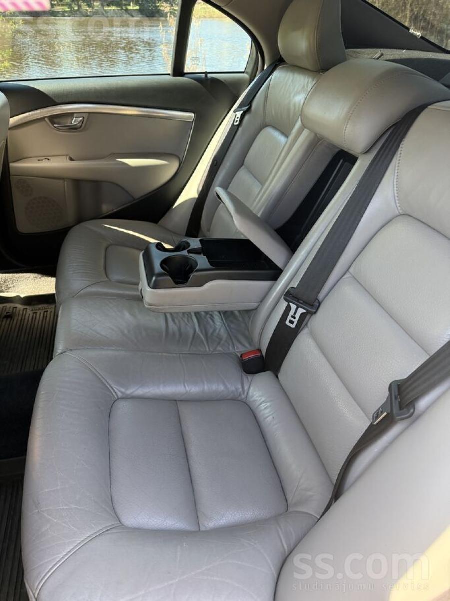 Grey Volvo S80 2008 in Riga, with an engine capacity of 2.40 L and mileage of 338 thousand km for 3500 €, photo 17 on AUTOMOTO.COM.LV