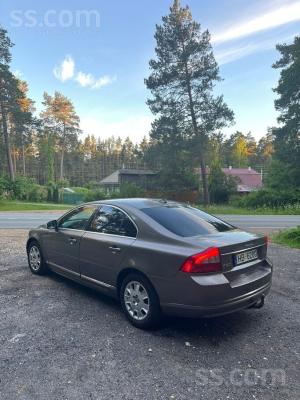 Pelēks Volvo S80 2008 Rīga, ar dzinēja tilpumu 2.40 L un nobraukumu 622 tūkst. km par 2300 €, foto 3 vietnē AUTOMOTO.COM.LV
