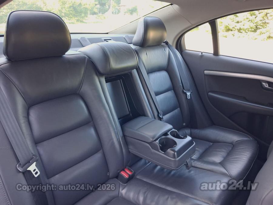 Pelēks Volvo S80 2008 Paide, ar dzinēja tilpumu 2.40 L un nobraukumu 349 tūkst. km par 5750 €, foto 13 vietnē AUTOMOTO.COM.LV