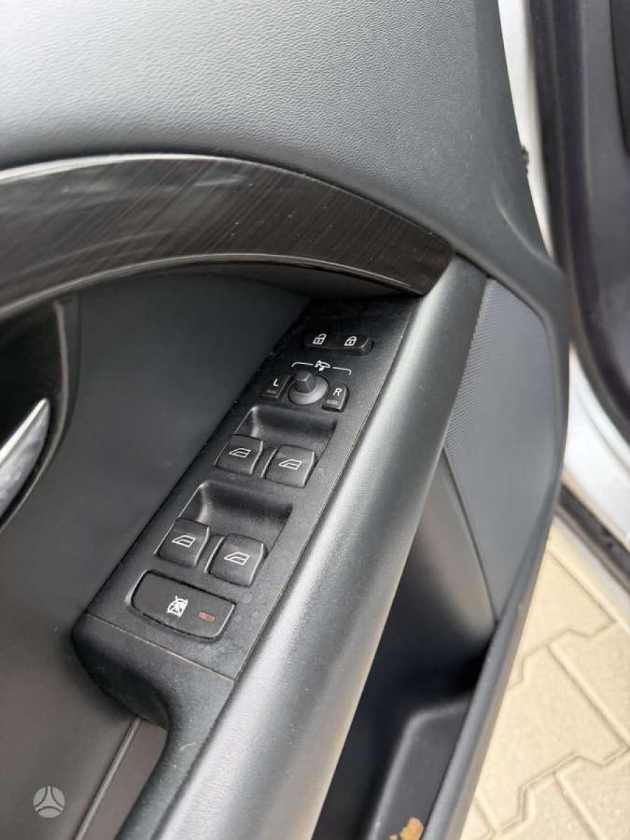 Pelēks Volvo S80 2008 Kauņa, ar dzinēja tilpumu 2.40 L un nobraukumu 320 tūkst. km par 1999 €, foto 18 vietnē AUTOMOTO.COM.LV