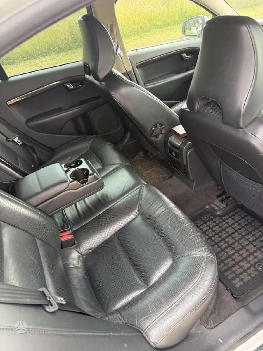 Pelēks Volvo S80 2008 Kauņa, ar dzinēja tilpumu 2.40 L un nobraukumu 320 tūkst. km par 1999 €, foto 21 vietnē AUTOMOTO.COM.LV