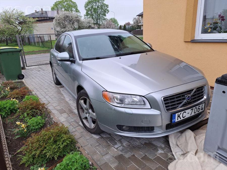 Grey Volvo S80 2008 in Valmiera, with an engine capacity of 2.40 L and mileage of 398 thousand km for 3000 €, photo 1 on AUTOMOTO.COM.LV