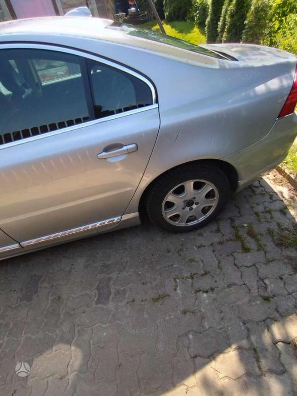 Grey Volvo S80 2008 in Kaunas, with an engine capacity of 2.40 L and mileage of 278 thousand km for 3000 €, photo 7 on AUTOMOTO.COM.LV