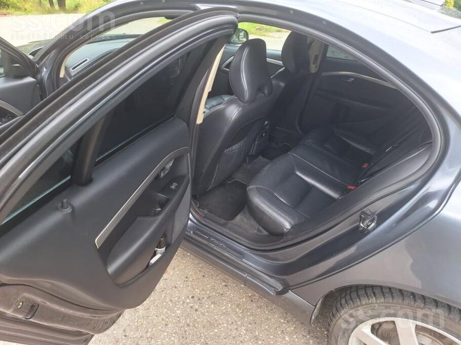 Grey Volvo S80 2008 in Madona, with an engine capacity of 2.40 L and mileage of 380 thousand km for 4500 €, photo 8 on AUTOMOTO.COM.LV