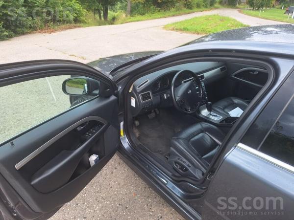 Pelēks Volvo S80 2008 Madona, ar dzinēja tilpumu 2.40 L un nobraukumu 380 tūkst. km par 4500 €, foto 6 vietnē AUTOMOTO.COM.LV