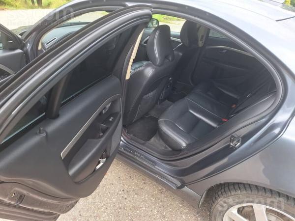 Pelēks Volvo S80 2008 Madona, ar dzinēja tilpumu 2.40 L un nobraukumu 380 tūkst. km par 4500 €, foto 7 vietnē AUTOMOTO.COM.LV