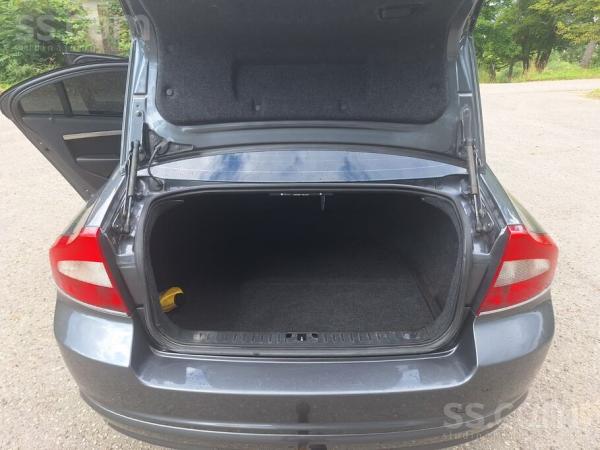 Pelēks Volvo S80 2008 Madona, ar dzinēja tilpumu 2.40 L un nobraukumu 380 tūkst. km par 4500 €, foto 8 vietnē AUTOMOTO.COM.LV