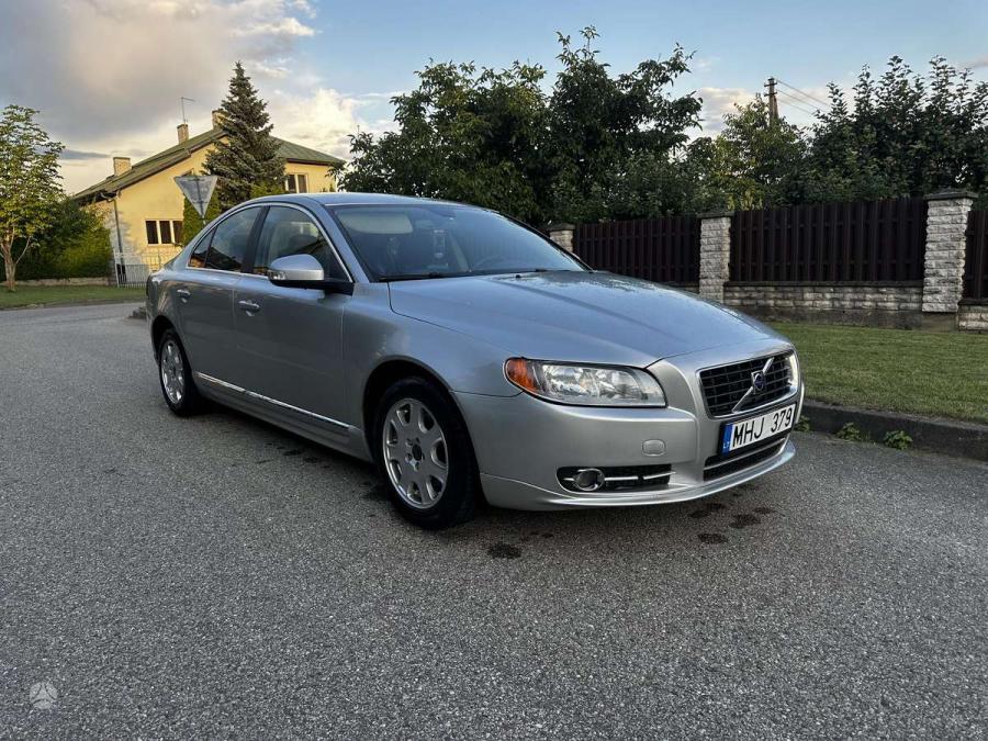 Grey Volvo S80 2008 in Vilnius, with an engine capacity of 2.40 L and mileage of 270 thousand km for 3500 €, photo 1 on AUTOMOTO.COM.LV