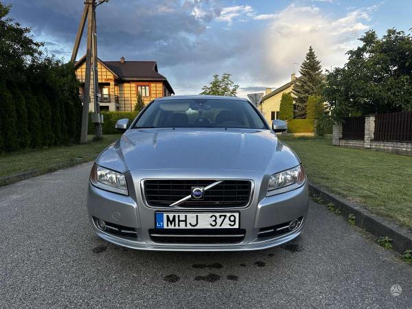 Grey Volvo S80 2008 in Vilnius, with an engine capacity of 2.40 L and mileage of 270 thousand km for 3500 €, photo 2 on AUTOMOTO.COM.LV