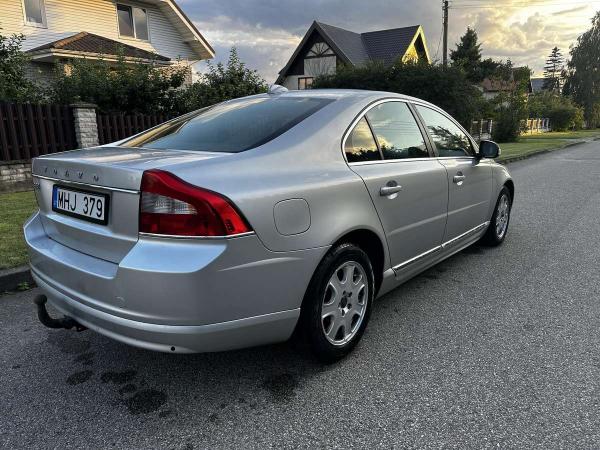 Grey Volvo S80 2008 in Vilnius, with an engine capacity of 2.40 L and mileage of 270 thousand km for 3500 €, photo 5 on AUTOMOTO.COM.LV