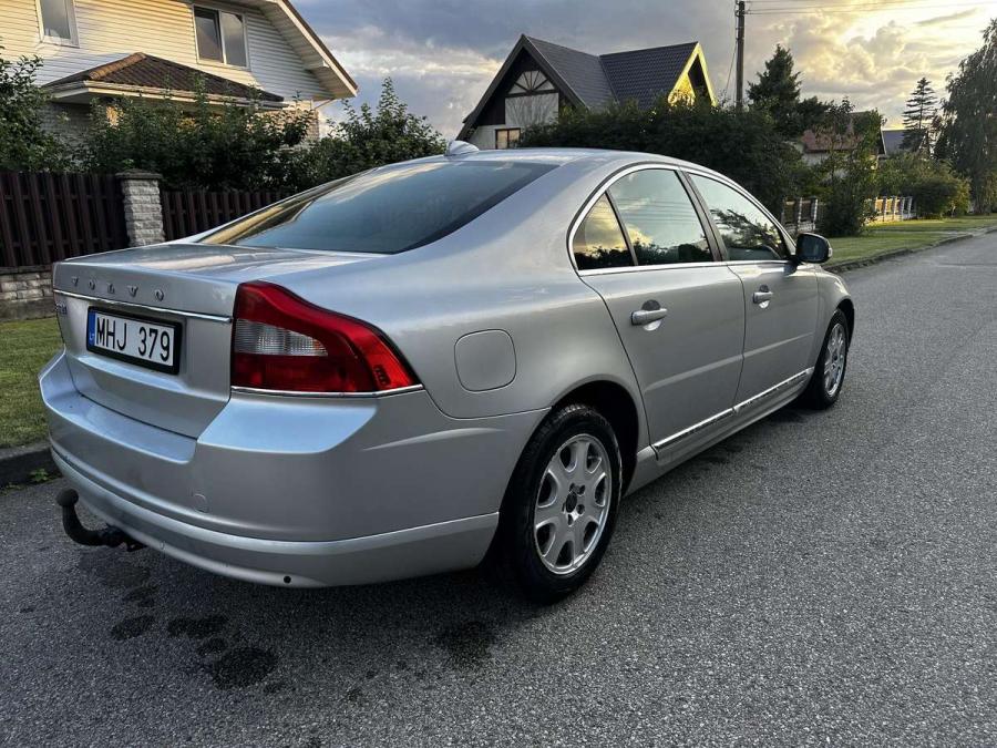 Grey Volvo S80 2008 in Vilnius, with an engine capacity of 2.40 L and mileage of 270 thousand km for 3500 €, photo 6 on AUTOMOTO.COM.LV