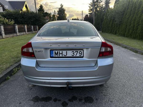 Grey Volvo S80 2008 in Vilnius, with an engine capacity of 2.40 L and mileage of 270 thousand km for 3500 €, photo 6 on AUTOMOTO.COM.LV