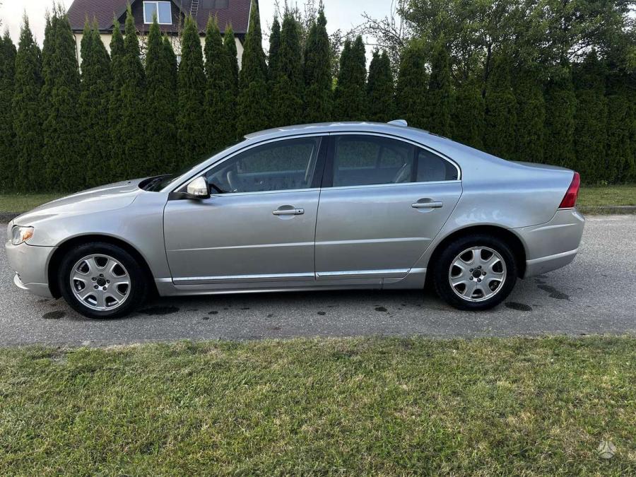 Grey Volvo S80 2008 in Vilnius, with an engine capacity of 2.40 L and mileage of 270 thousand km for 3500 €, photo 9 on AUTOMOTO.COM.LV