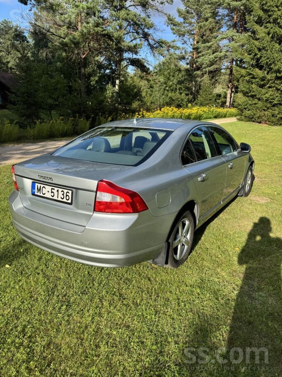 Grey Volvo S80 2008 in Tukums, with an engine capacity of 2.40 L and mileage of 305 thousand km for 4100 €, photo 5 on AUTOMOTO.COM.LV