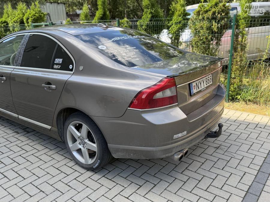 Grey Volvo S80 2008 in Vilnius, with an engine capacity of 2.40 L and mileage of 310 thousand km for 2900 €, photo 8 on AUTOMOTO.COM.LV