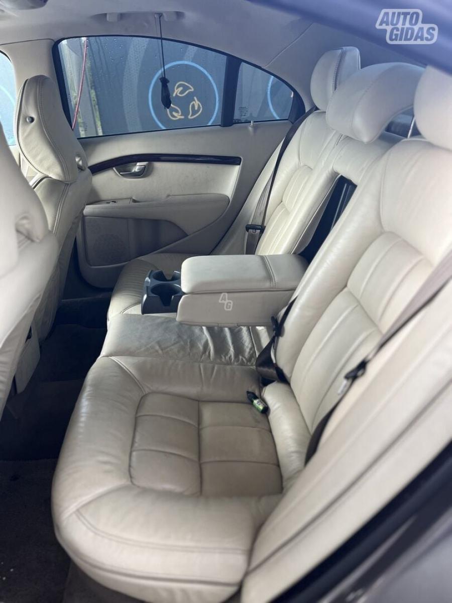 Grey Volvo S80 2008 in Vilnius, with an engine capacity of 2.40 L and mileage of 310 thousand km for 2900 €, photo 16 on AUTOMOTO.COM.LV