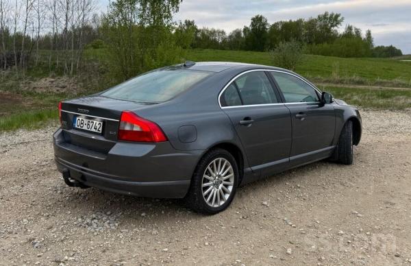 Grey Volvo S80 2008 in Rezekne, with an engine capacity of 2.40 L and mileage of 347 thousand km for 2800 €, photo 2 on AUTOMOTO.COM.LV