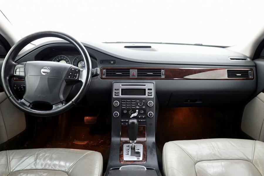 Pelēks Volvo S80 2008 Tallina, ar dzinēja tilpumu 2.40 L un nobraukumu 349 tūkst. km par 1099 €, foto 6 vietnē AUTOMOTO.COM.LV