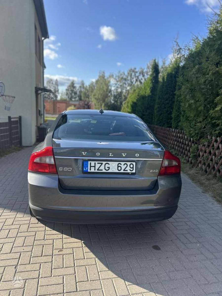 Grey Volvo S80 2008 in Kaunas, with an engine capacity of 2.40 L and mileage of 436 thousand km for 2800 €, photo 7 on AUTOMOTO.COM.LV
