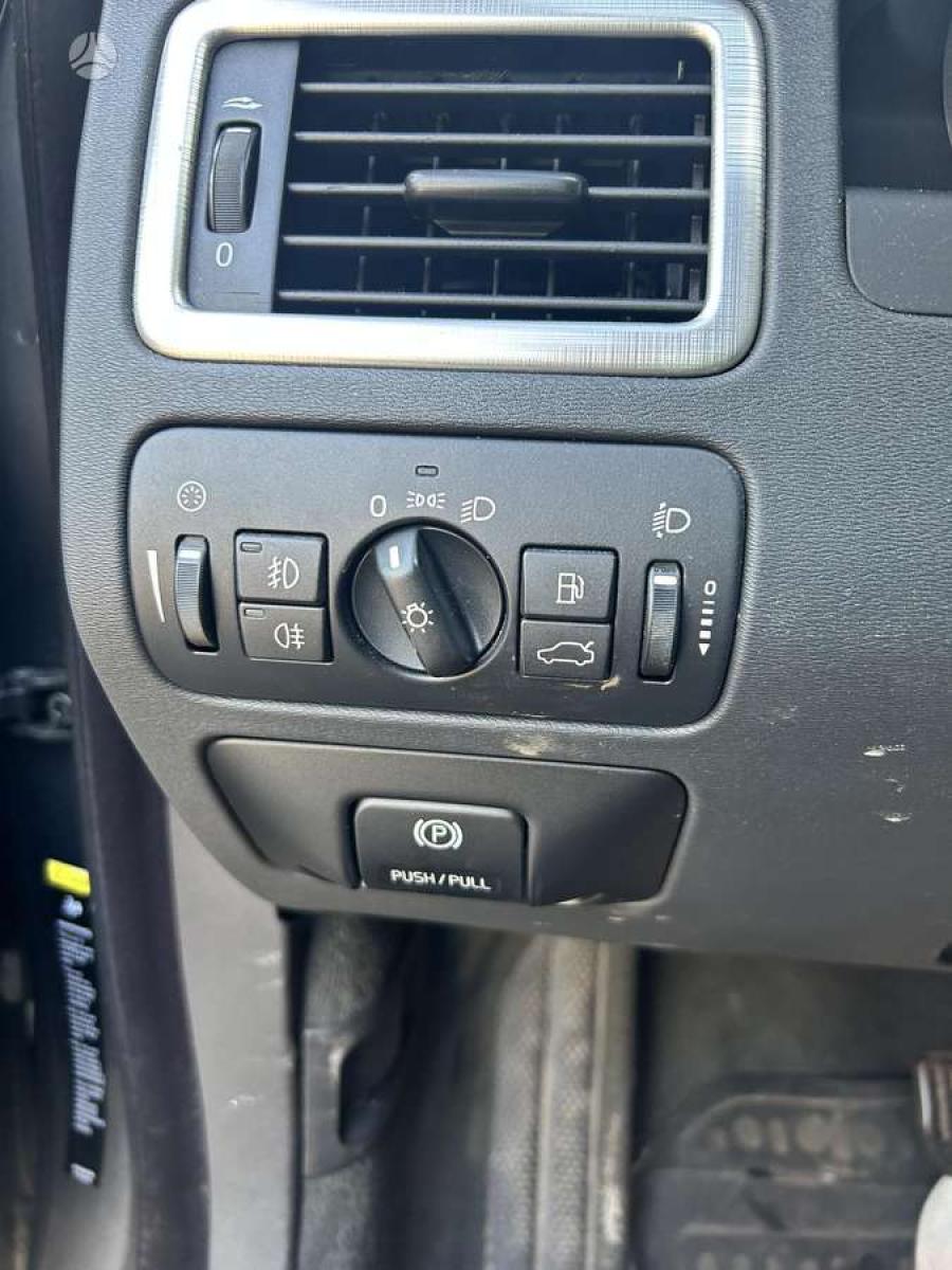 Grey Volvo S80 2008 in Kaunas, with an engine capacity of 2.40 L and mileage of 436 thousand km for 2800 €, photo 16 on AUTOMOTO.COM.LV