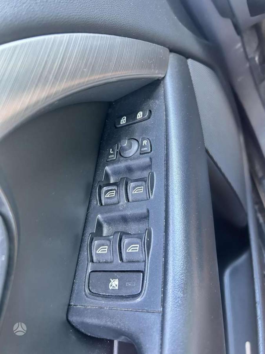 Grey Volvo S80 2008 in Kaunas, with an engine capacity of 2.40 L and mileage of 436 thousand km for 2800 €, photo 17 on AUTOMOTO.COM.LV