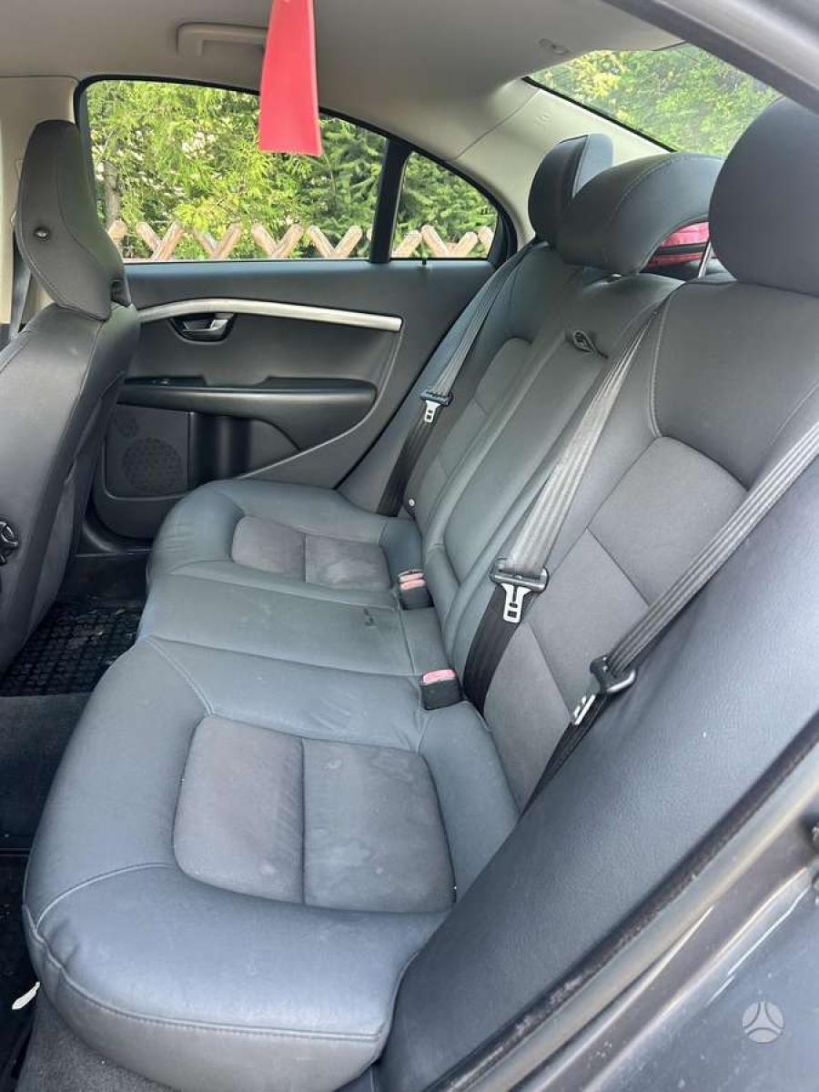 Grey Volvo S80 2008 in Kaunas, with an engine capacity of 2.40 L and mileage of 436 thousand km for 2800 €, photo 19 on AUTOMOTO.COM.LV