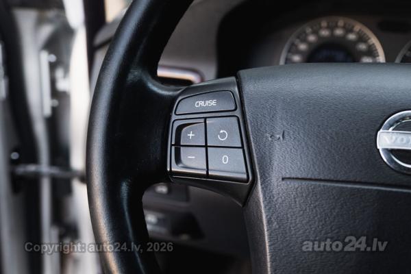 Volvo S80 2008 in Tallinn on AUTOMOTO.COM.LV Grey Volvo S80 2008 in Tallinn, with an engine capacity of 2.40 L and mileage of 359 thousand km for 3199 €, photo 10 on AUTOMOTO.COM.LV