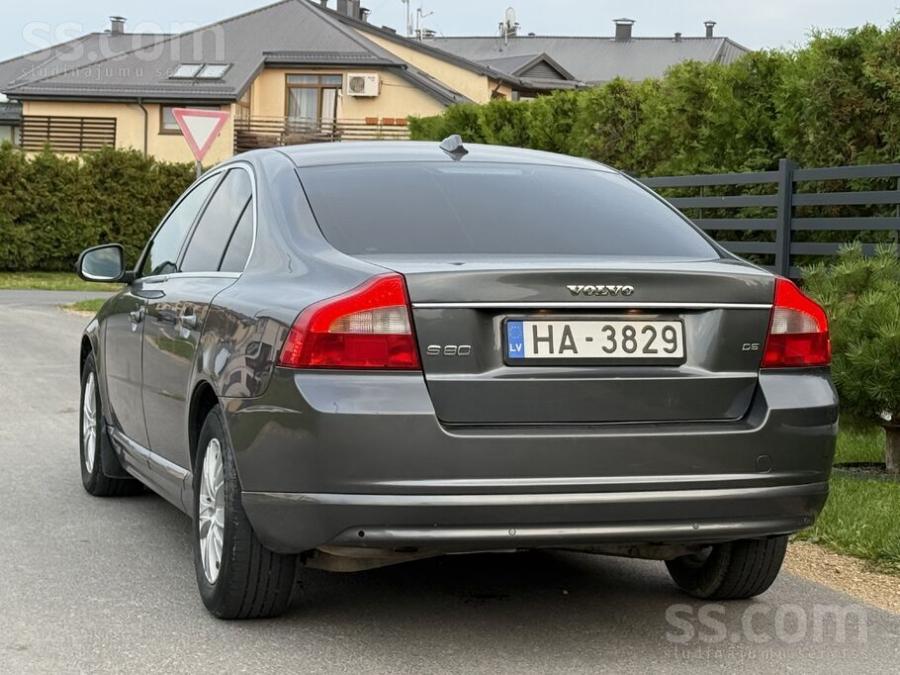 Grey Volvo S80 2008 in Riga, with an engine capacity of 2.40 L and mileage of 311 thousand km for 2500 €, photo 4 on AUTOMOTO.COM.LV