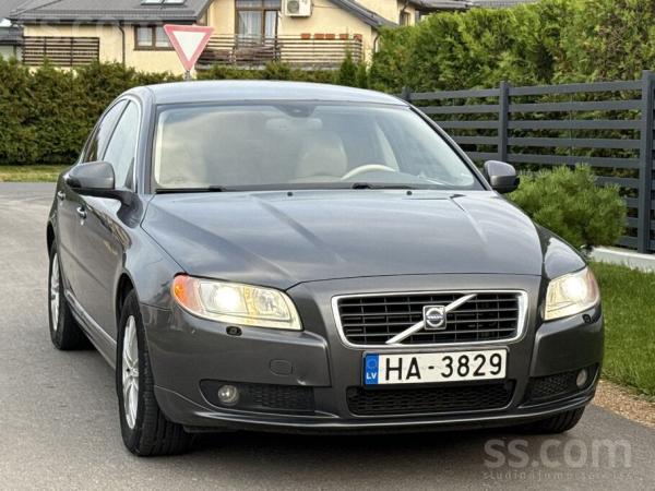 Grey Volvo S80 2008 in Riga, with an engine capacity of 2.40 L and mileage of 311 thousand km for 2500 €, photo 6 on AUTOMOTO.COM.LV