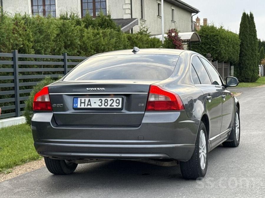 Grey Volvo S80 2008 in Riga, with an engine capacity of 2.40 L and mileage of 311 thousand km for 2500 €, photo 8 on AUTOMOTO.COM.LV