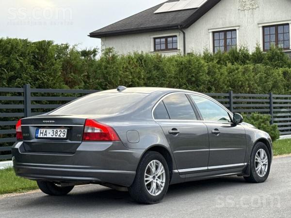 Grey Volvo S80 2008 in Riga, with an engine capacity of 2.40 L and mileage of 311 thousand km for 2500 €, photo 9 on AUTOMOTO.COM.LV
