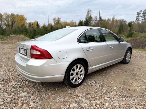Pelēks Volvo S80 2008 Cēsis, ar dzinēja tilpumu 2.40 L un nobraukumu 0 tūkst. km par 2850 €, foto 5 vietnē AUTOMOTO.COM.LV