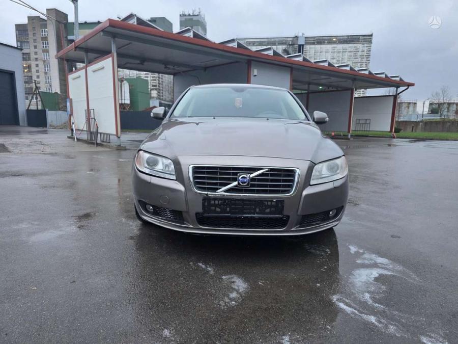 Pelēks Volvo S80 2009 Kretinga, ar dzinēja tilpumu 2.40 L un nobraukumu 295 tūkst. km par 2650 €, foto 1 vietnē AUTOMOTO.COM.LV
