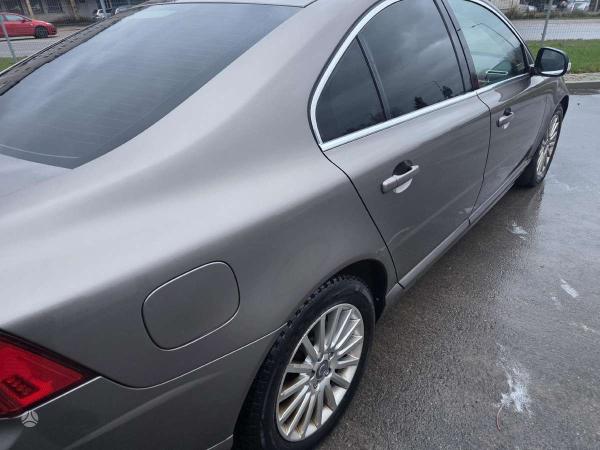 Pelēks Volvo S80 2009 Kretinga, ar dzinēja tilpumu 2.40 L un nobraukumu 295 tūkst. km par 2650 €, foto 4 vietnē AUTOMOTO.COM.LV