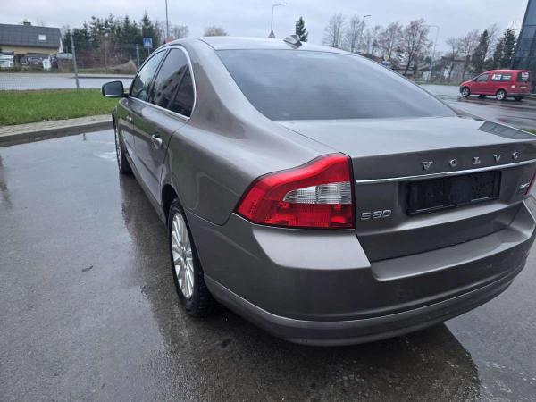 Pelēks Volvo S80 2009 Kretinga, ar dzinēja tilpumu 2.40 L un nobraukumu 295 tūkst. km par 2600 €, foto 4 vietnē AUTOMOTO.COM.LV