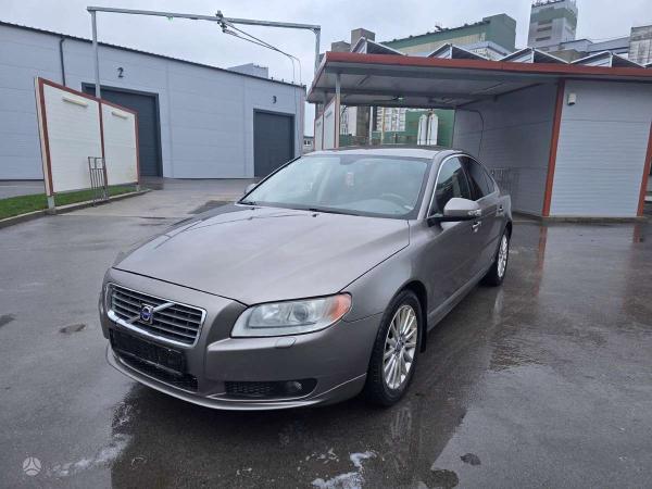 Pelēks Volvo S80 2009 Kretinga, ar dzinēja tilpumu 2.40 L un nobraukumu 295 tūkst. km par 2600 €, foto 8 vietnē AUTOMOTO.COM.LV