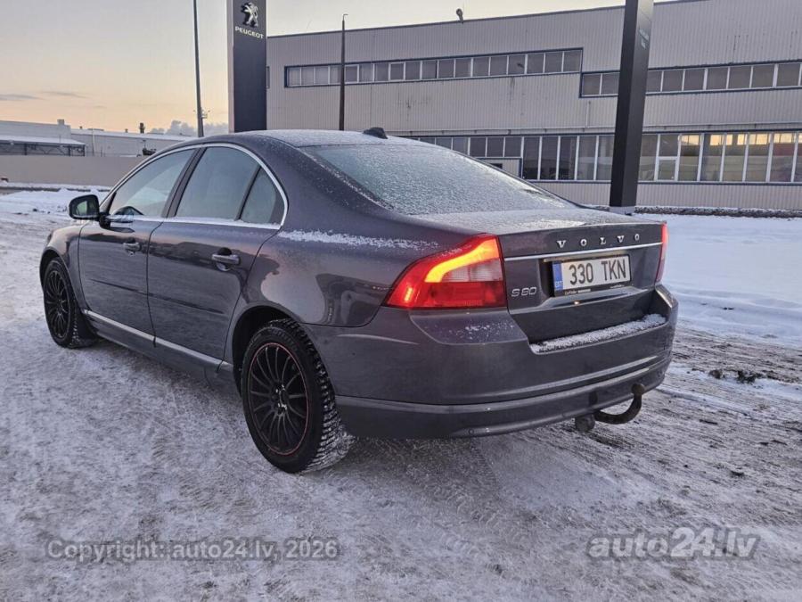 Pelēks Volvo S80 2009 Pelva, ar dzinēja tilpumu 2.40 L un nobraukumu 438 tūkst. km par 6500 €, foto 4 vietnē AUTOMOTO.COM.LV