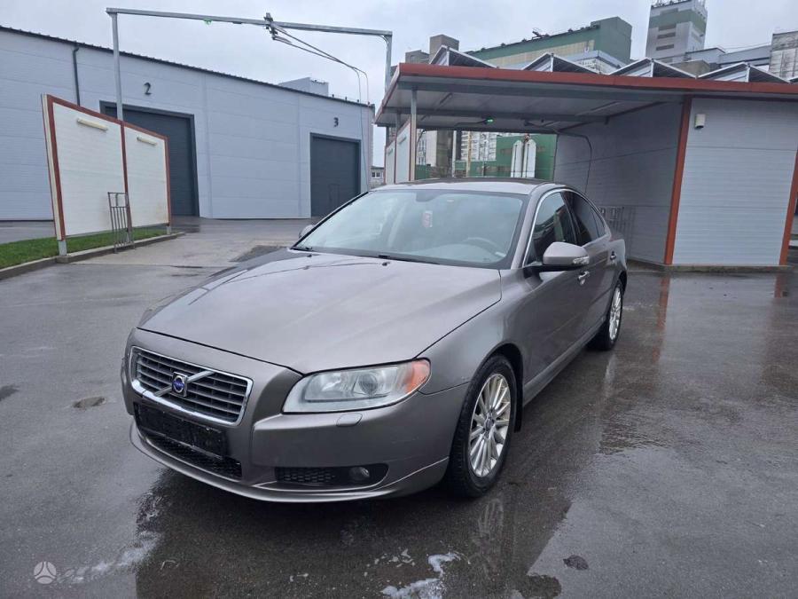Grey Volvo S80 2009 in Kretinga, with an engine capacity of 2.40 L and mileage of 295 thousand km for 2600 €, photo 8 on AUTOMOTO.COM.LV