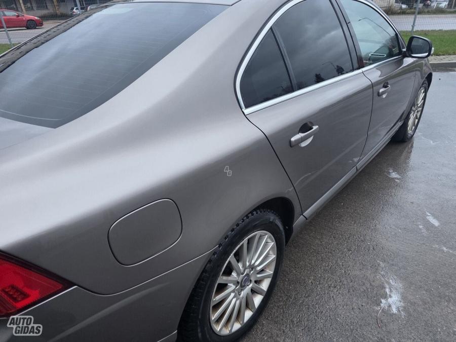 Pelēks Volvo S80 2009 Kretinga, ar dzinēja tilpumu 2.40 L un nobraukumu 295 tūkst. km par 2600 €, foto 4 vietnē AUTOMOTO.COM.LV