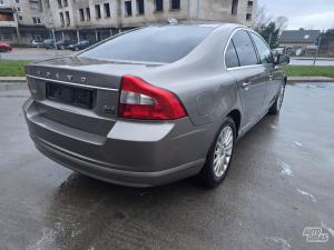 Pelēks Volvo S80 2009 Kretinga, ar dzinēja tilpumu 2.40 L un nobraukumu 295 tūkst. km par 2600 €, foto 5 vietnē AUTOMOTO.COM.LV