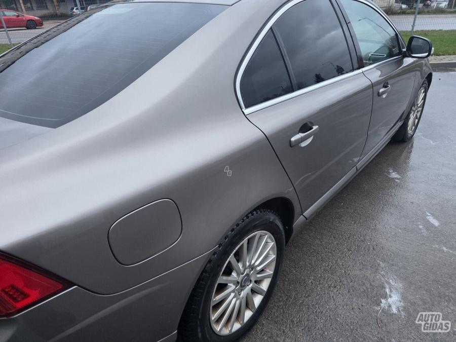 Pelēks Volvo S80 2009 Kretinga, ar dzinēja tilpumu 2.40 L un nobraukumu 295 tūkst. km par 2600 €, foto 4 vietnē AUTOMOTO.COM.LV