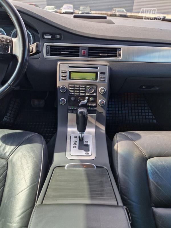 Grey Volvo S80 2009 in Siauliai, with an engine capacity of 2.40 L and mileage of 305 thousand km for 4500 €, photo 2 on AUTOMOTO.COM.LV