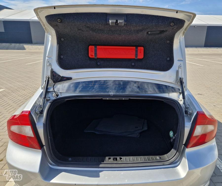 Grey Volvo S80 2009 in Siauliai, with an engine capacity of 2.40 L and mileage of 306 thousand km for 4290 €, photo 17 on AUTOMOTO.COM.LV